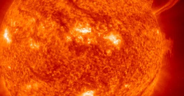 Neutrinos Hint The Sun Has More Carbon and Nitrogen Than Previously ...
